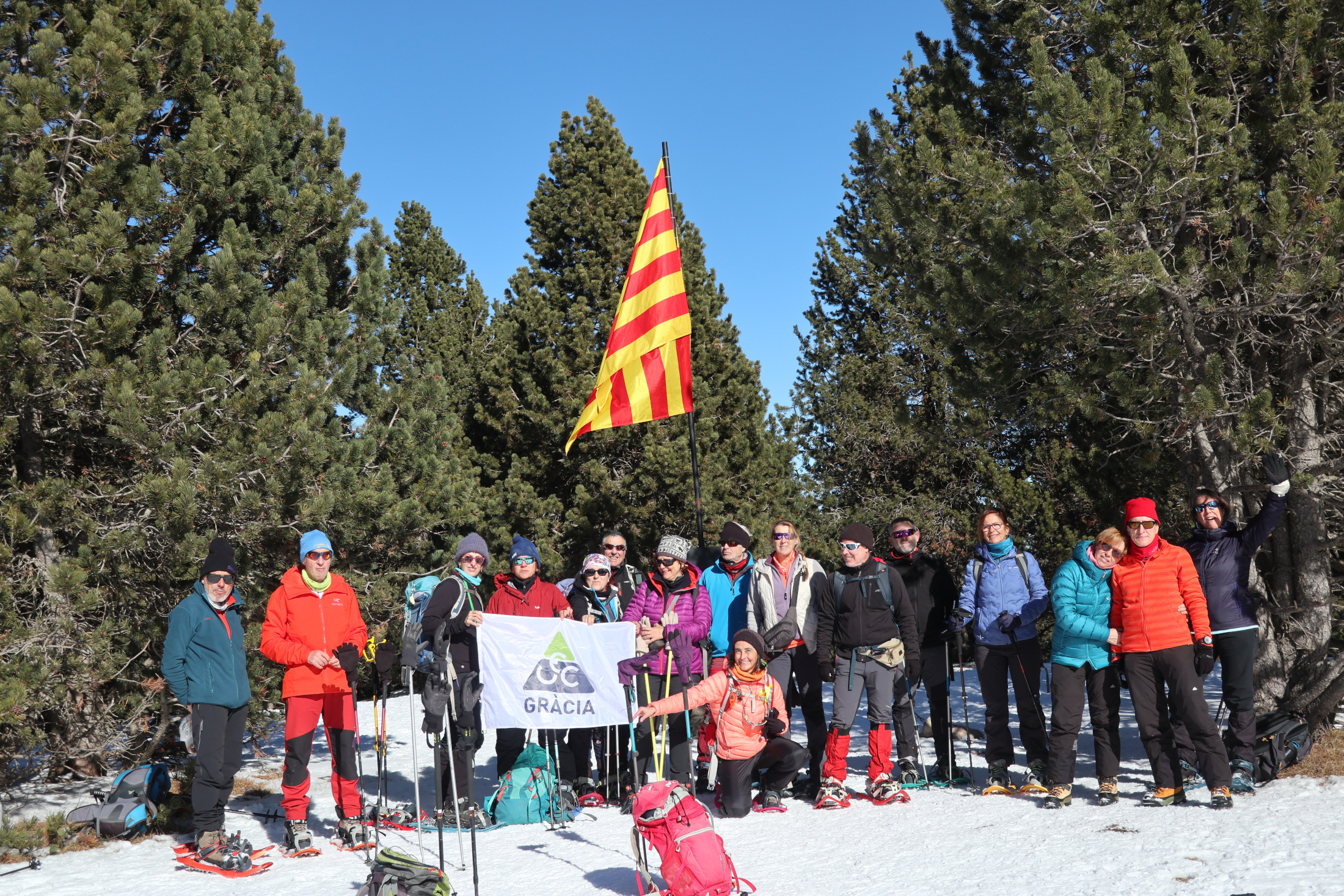 Rasos de Peguera amb raqueta de neu - UEC Gràcia